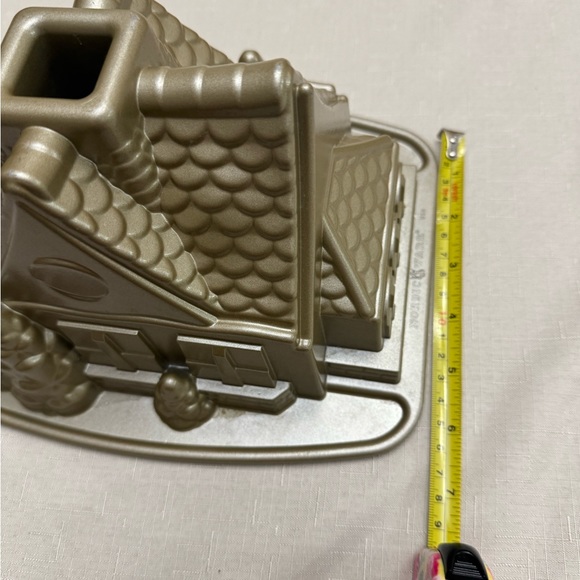 Nordic Ware | Kitchen | Nordic Ware Gingerbread House Bundt Pan 9 Cups ...